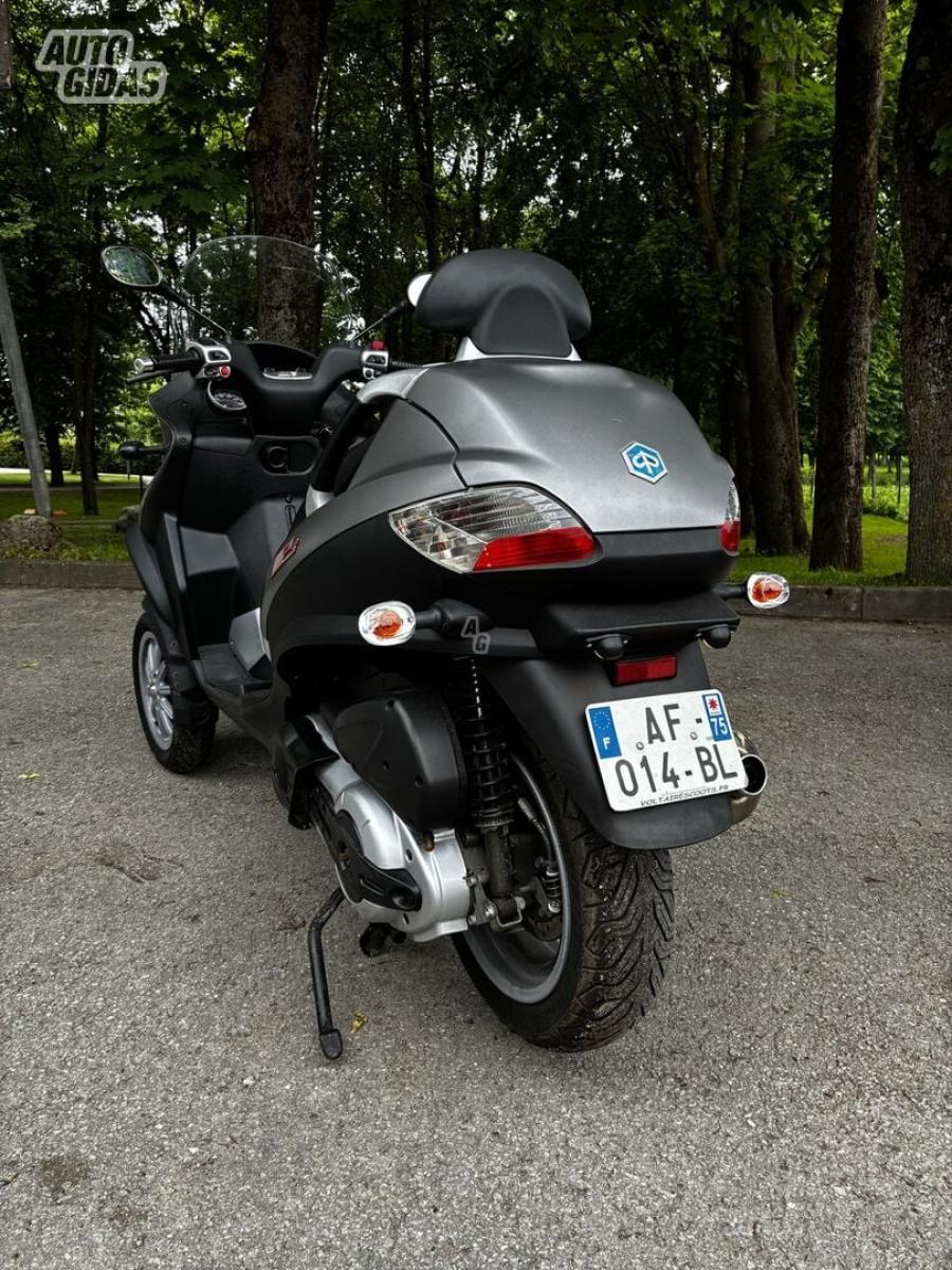 Pelēks Piaggio MP3 2009 Ariogala, ar dzinēja tilpumu 0.40 L un nobraukumu 28 tūkst. km par 1850 €, foto 5 vietnē AUTOMOTO.COM.LV