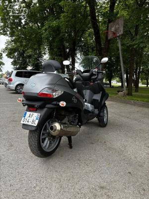 Pelēks Piaggio MP3 2009 Ariogala, ar dzinēja tilpumu 0.40 L un nobraukumu 28 tūkst. km par 1850 €, foto 6 vietnē AUTOMOTO.COM.LV