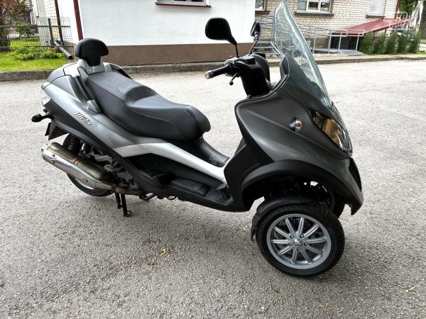 Pelēks Piaggio MP3 2009 Ariogala, ar dzinēja tilpumu 0.40 L un nobraukumu 28 tūkst. km par 1850 €, foto 6 vietnē AUTOMOTO.COM.LV