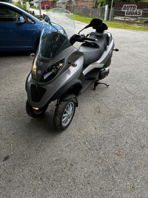 Pelēks Piaggio MP3 2009 Ariogala, ar dzinēja tilpumu 0.40 L un nobraukumu 28 tūkst. km par 1850 €, foto 10 vietnē AUTOMOTO.COM.LV
