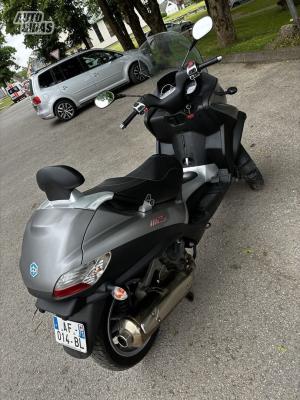 Pelēks Piaggio MP3 2009 Ariogala, ar dzinēja tilpumu 0.40 L un nobraukumu 28 tūkst. km par 1850 €, foto 15 vietnē AUTOMOTO.COM.LV