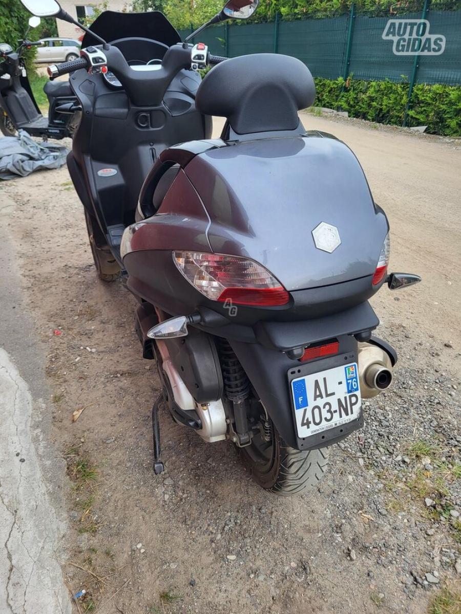 Серый Piaggio MP3 2009 в Клайпеда, объемом двигателя 0.40 л и пробегом 35 тыс. км за 1500 €, фото 5 на AUTOMOTO.COM.LV