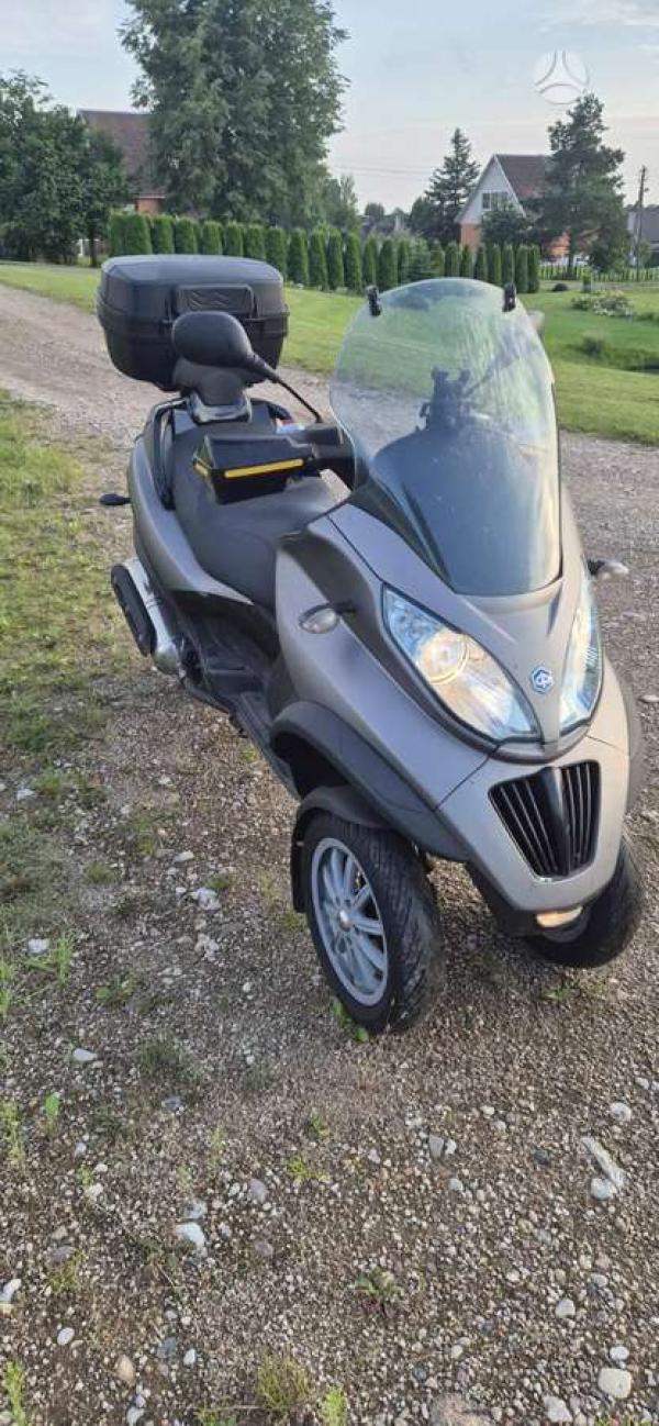 Pelēks Piaggio MP3 2011 Utena, ar dzinēja tilpumu 0.40 L un nobraukumu 46 tūkst. km par 2200 €, foto 1 vietnē AUTOMOTO.COM.LV