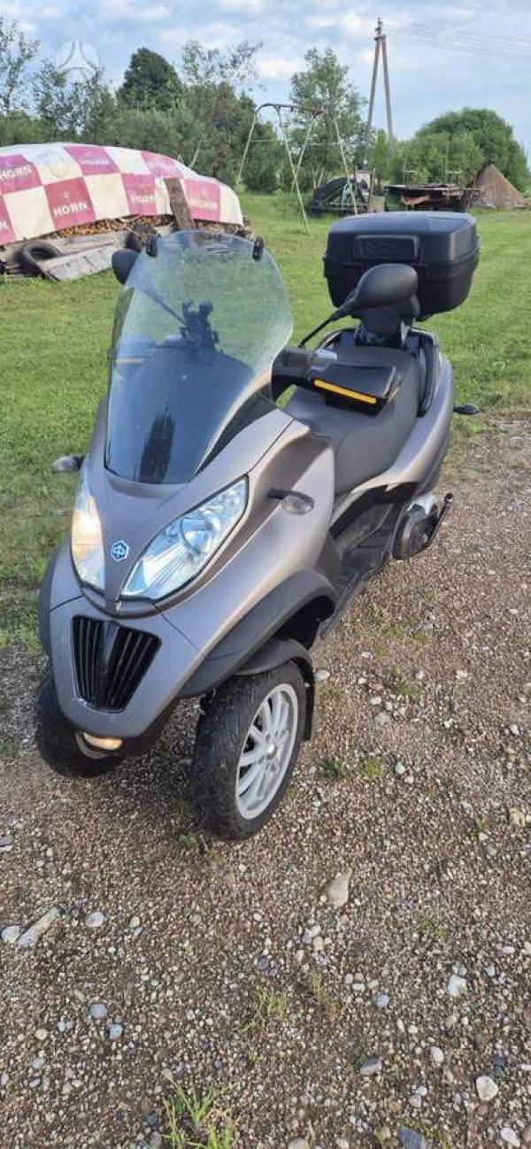 Pelēks Piaggio MP3 2011 Utena, ar dzinēja tilpumu 0.40 L un nobraukumu 46 tūkst. km par 2200 €, foto 3 vietnē AUTOMOTO.COM.LV
