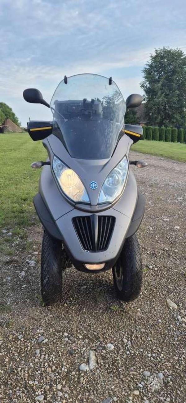 Pelēks Piaggio MP3 2011 Utena, ar dzinēja tilpumu 0.40 L un nobraukumu 46 tūkst. km par 2200 €, foto 8 vietnē AUTOMOTO.COM.LV