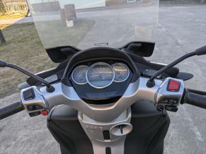 Pelēks Piaggio MP3 2013 Telšiai, ar dzinēja tilpumu 0.30 L un nobraukumu 27 tūkst. km par 2350 €, foto 12 vietnē AUTOMOTO.COM.LV