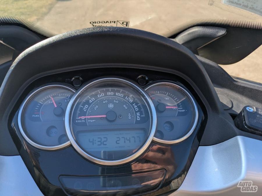 Pelēks Piaggio MP3 2013 Telšiai, ar dzinēja tilpumu 0.30 L un nobraukumu 27 tūkst. km par 2350 €, foto 13 vietnē AUTOMOTO.COM.LV