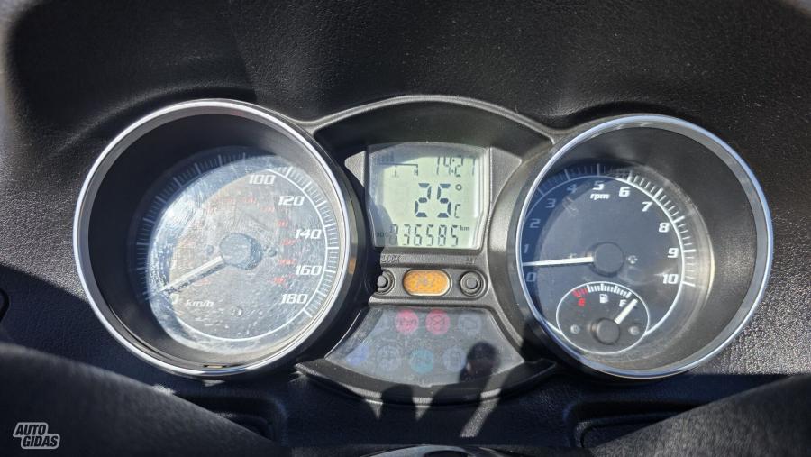 Серый Piaggio MP3 2013 в Ретавас, объемом двигателя 0.50 л и пробегом 39 тыс. км за 3450 €, фото 7 на AUTOMOTO.COM.LV