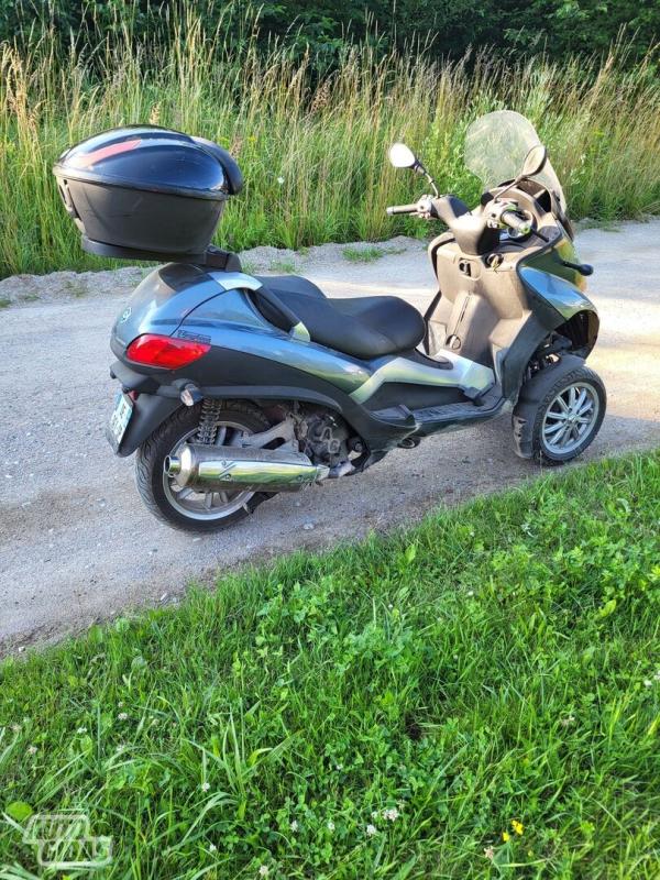 Pelēks Piaggio MP3 2014 Klaipėda, ar dzinēja tilpumu 0.50 L un nobraukumu 34 tūkst. km par 1300 €, foto 3 vietnē AUTOMOTO.COM.LV