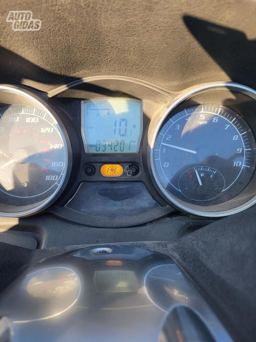 Grey Piaggio MP3 2014 in Klaipeda, with an engine capacity of 0.50 L and mileage of 34 thousand km for 1300 €, photo 7 on AUTOMOTO.COM.LV