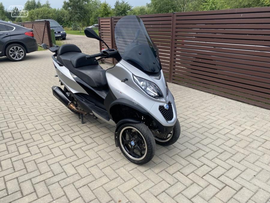 Grey Piaggio MP3 2015 in Kaunas, with an engine capacity of 0.50 L and mileage of 8 thousand km for 3499 €, photo 4 on AUTOMOTO.COM.LV