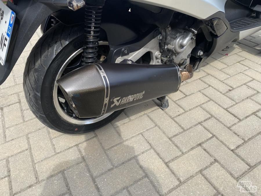 Grey Piaggio MP3 2015 in Kaunas, with an engine capacity of 0.50 L and mileage of 8 thousand km for 3499 €, photo 6 on AUTOMOTO.COM.LV