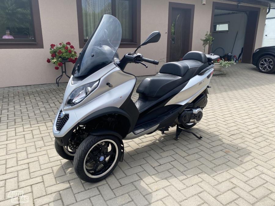 Grey Piaggio MP3 2015 in Kaunas, with an engine capacity of 0.50 L and mileage of 8 thousand km for 3499 €, photo 8 on AUTOMOTO.COM.LV