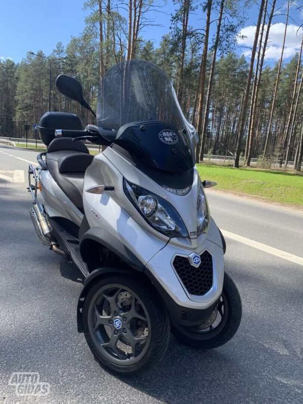 Grey Piaggio MP3 2016 in Vilnius, with an engine capacity of 0.50 L and mileage of 37 thousand km for 4300 €, photo 2 on AUTOMOTO.COM.LV
