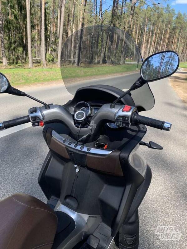 Grey Piaggio MP3 2016 in Vilnius, with an engine capacity of 0.50 L and mileage of 37 thousand km for 4300 €, photo 6 on AUTOMOTO.COM.LV