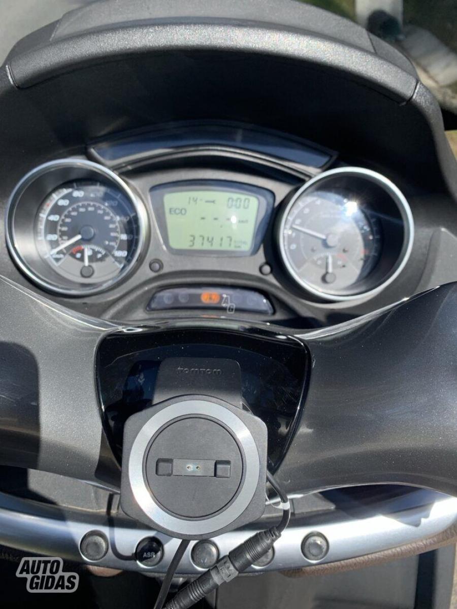 Pelēks Piaggio MP3 2016 Viļņa, ar dzinēja tilpumu 0.50 L un nobraukumu 37 tūkst. km par 4300 €, foto 10 vietnē AUTOMOTO.COM.LV