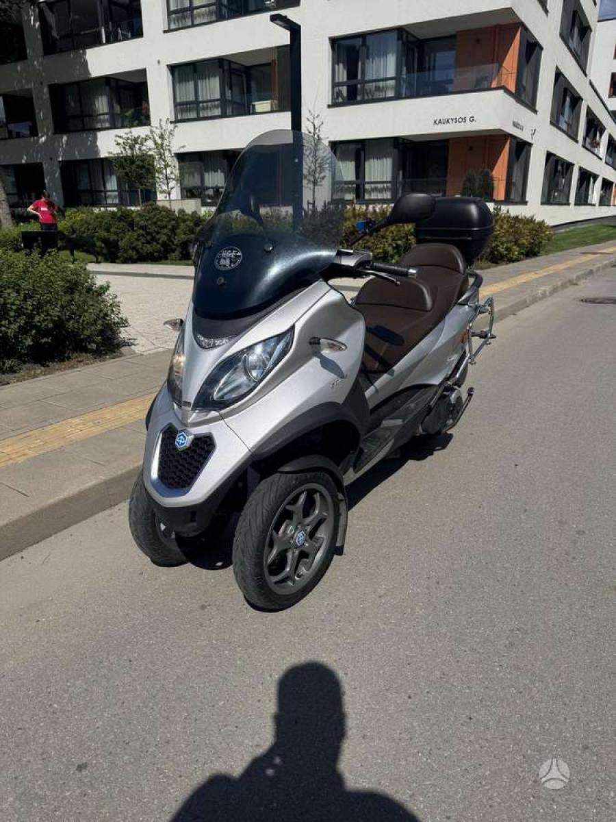 Grey Piaggio MP3 2017 in Vilnius, with an engine capacity of 0.50 L and mileage of 39 thousand km for 3950 €, photo 1 on AUTOMOTO.COM.LV