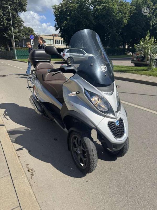 Pelēks Piaggio MP3 2017 Viļņa, ar dzinēja tilpumu 0.50 L un nobraukumu 39 tūkst. km par 3950 €, foto 2 vietnē AUTOMOTO.COM.LV