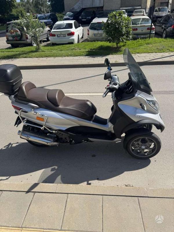 Pelēks Piaggio MP3 2017 Viļņa, ar dzinēja tilpumu 0.50 L un nobraukumu 39 tūkst. km par 3950 €, foto 3 vietnē AUTOMOTO.COM.LV