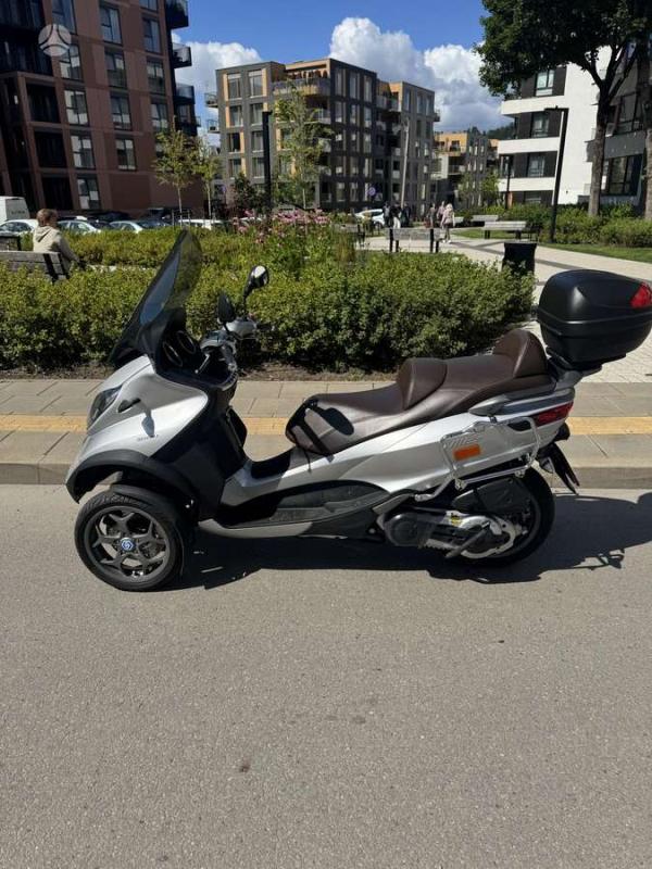 Pelēks Piaggio MP3 2017 Viļņa, ar dzinēja tilpumu 0.50 L un nobraukumu 39 tūkst. km par 3950 €, foto 5 vietnē AUTOMOTO.COM.LV
