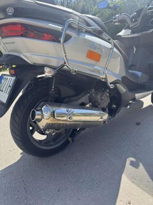 Grey Piaggio MP3 2017 in Vilnius, with an engine capacity of 0.50 L and mileage of 39 thousand km for 3950 €, photo 10 on AUTOMOTO.COM.LV