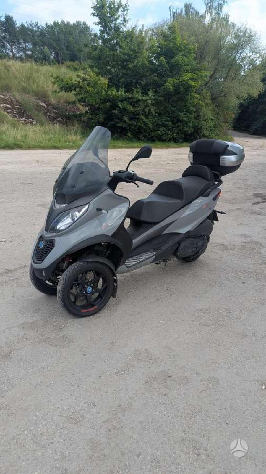 Grey Piaggio MP3 2018 in Kaunas, with an engine capacity of 0.50 L and mileage of 7 thousand km for 5000 €, photo 1 on AUTOMOTO.COM.LV