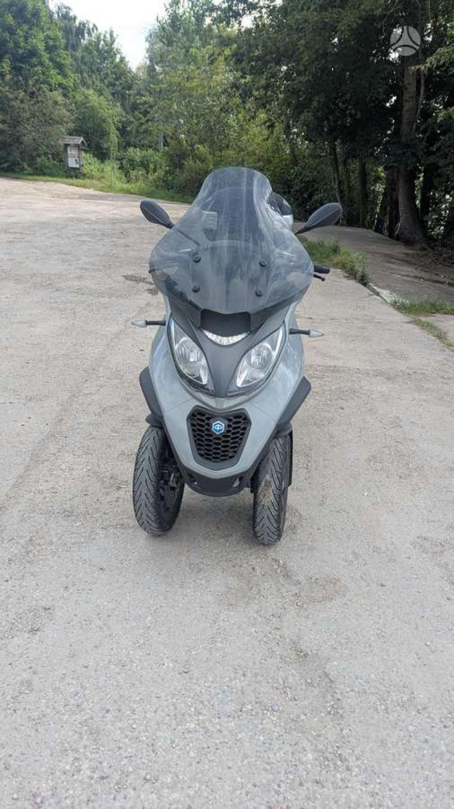 Grey Piaggio MP3 2018 in Kaunas, with an engine capacity of 0.50 L and mileage of 7 thousand km for 5000 €, photo 4 on AUTOMOTO.COM.LV
