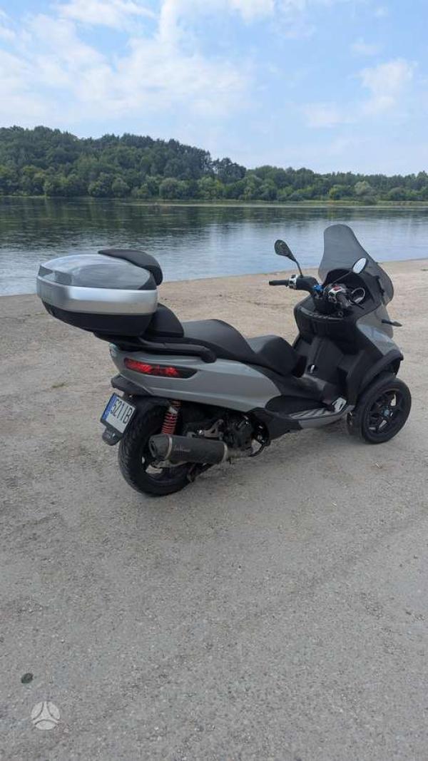 Grey Piaggio MP3 2018 in Kaunas, with an engine capacity of 0.50 L and mileage of 7 thousand km for 5000 €, photo 5 on AUTOMOTO.COM.LV