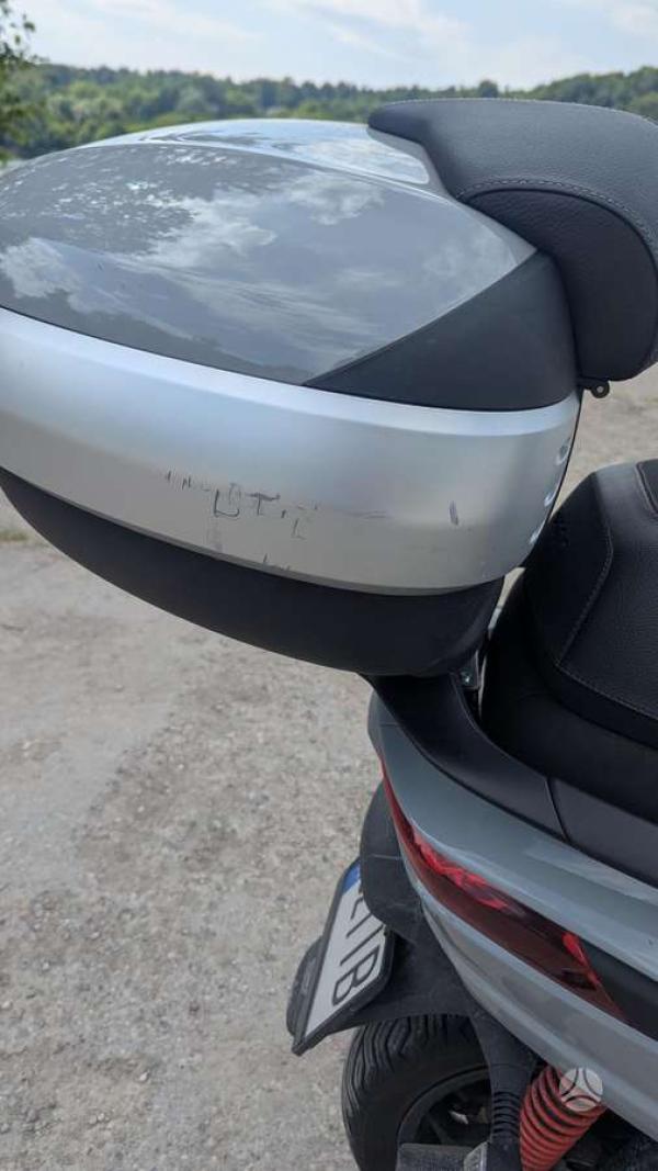 Grey Piaggio MP3 2018 in Kaunas, with an engine capacity of 0.50 L and mileage of 7 thousand km for 5000 €, photo 7 on AUTOMOTO.COM.LV