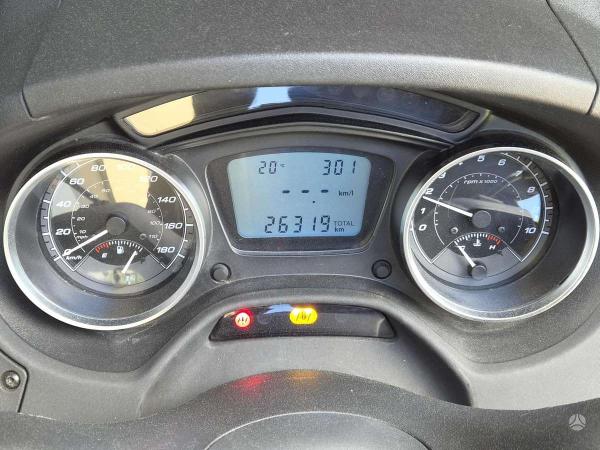 Grey Piaggio MP3 2018 in Vilnius, with an engine capacity of 0.50 L and mileage of 26 thousand km for 3850 €, photo 10 on AUTOMOTO.COM.LV
