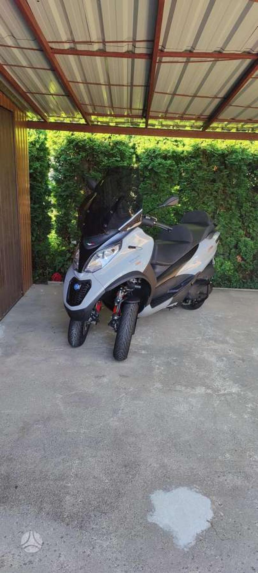 Pelēks Piaggio MP3 2020 Tauragė, ar dzinēja tilpumu 0.35 L un nobraukumu 12 tūkst. km par 2350 €, foto 3 vietnē AUTOMOTO.COM.LV