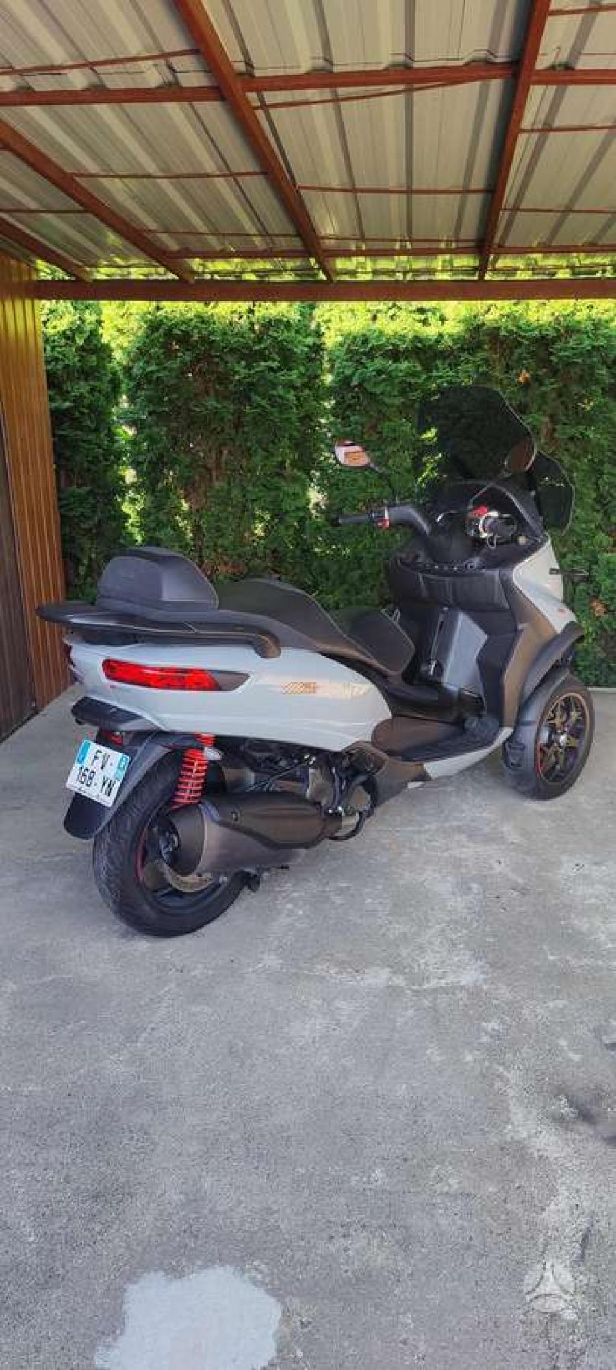Pelēks Piaggio MP3 2020 Tauragė, ar dzinēja tilpumu 0.35 L un nobraukumu 12 tūkst. km par 2350 €, foto 4 vietnē AUTOMOTO.COM.LV