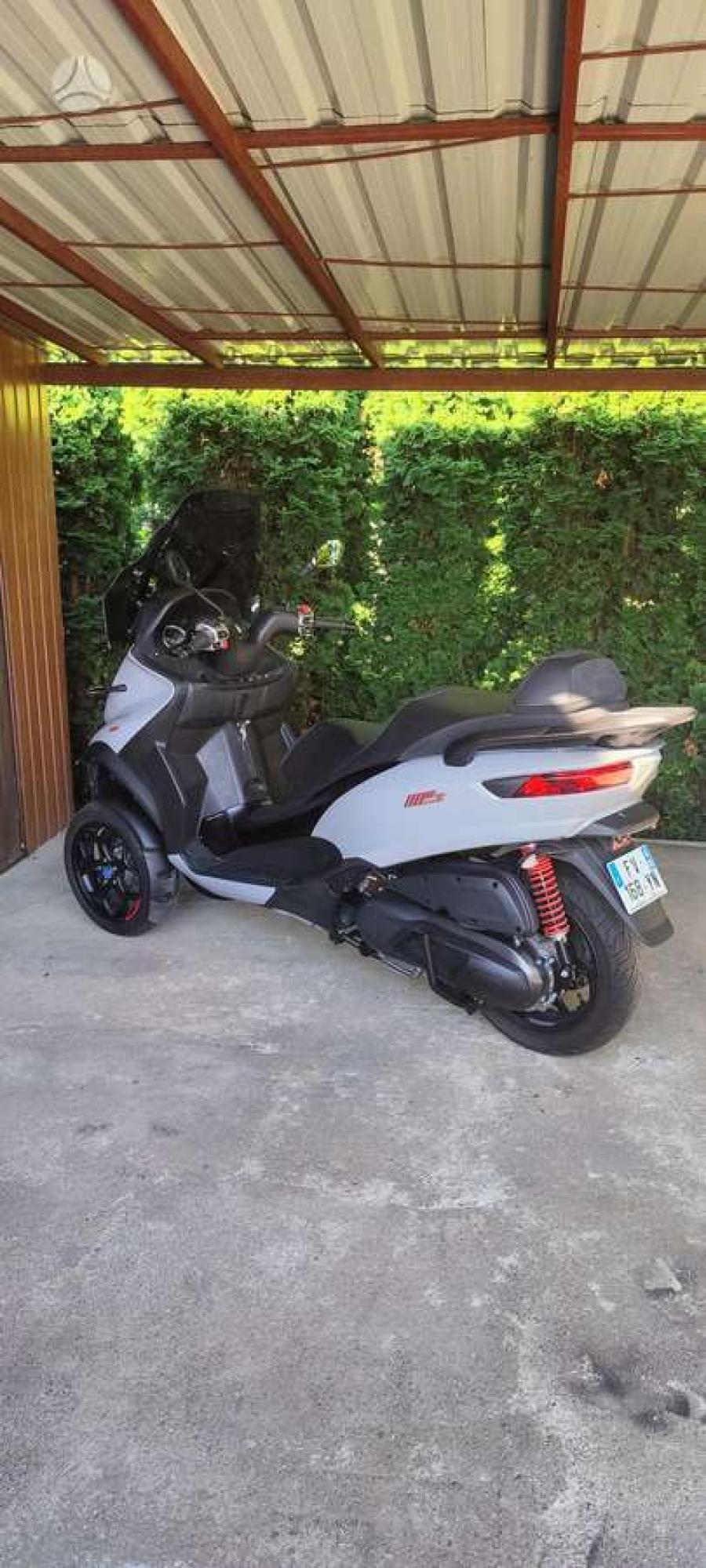 Pelēks Piaggio MP3 2020 Tauragė, ar dzinēja tilpumu 0.35 L un nobraukumu 12 tūkst. km par 2350 €, foto 6 vietnē AUTOMOTO.COM.LV