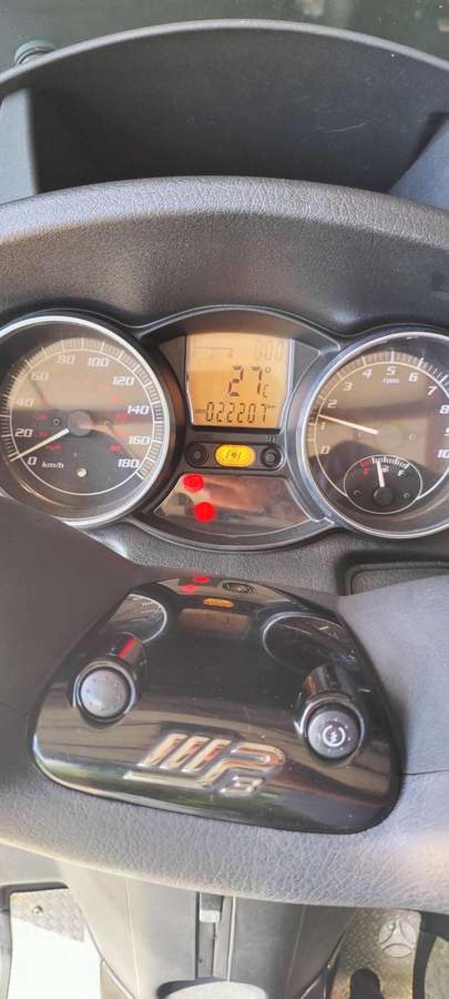 Pelēks Piaggio MP3 2020 Tauragė, ar dzinēja tilpumu 0.35 L un nobraukumu 12 tūkst. km par 2350 €, foto 11 vietnē AUTOMOTO.COM.LV