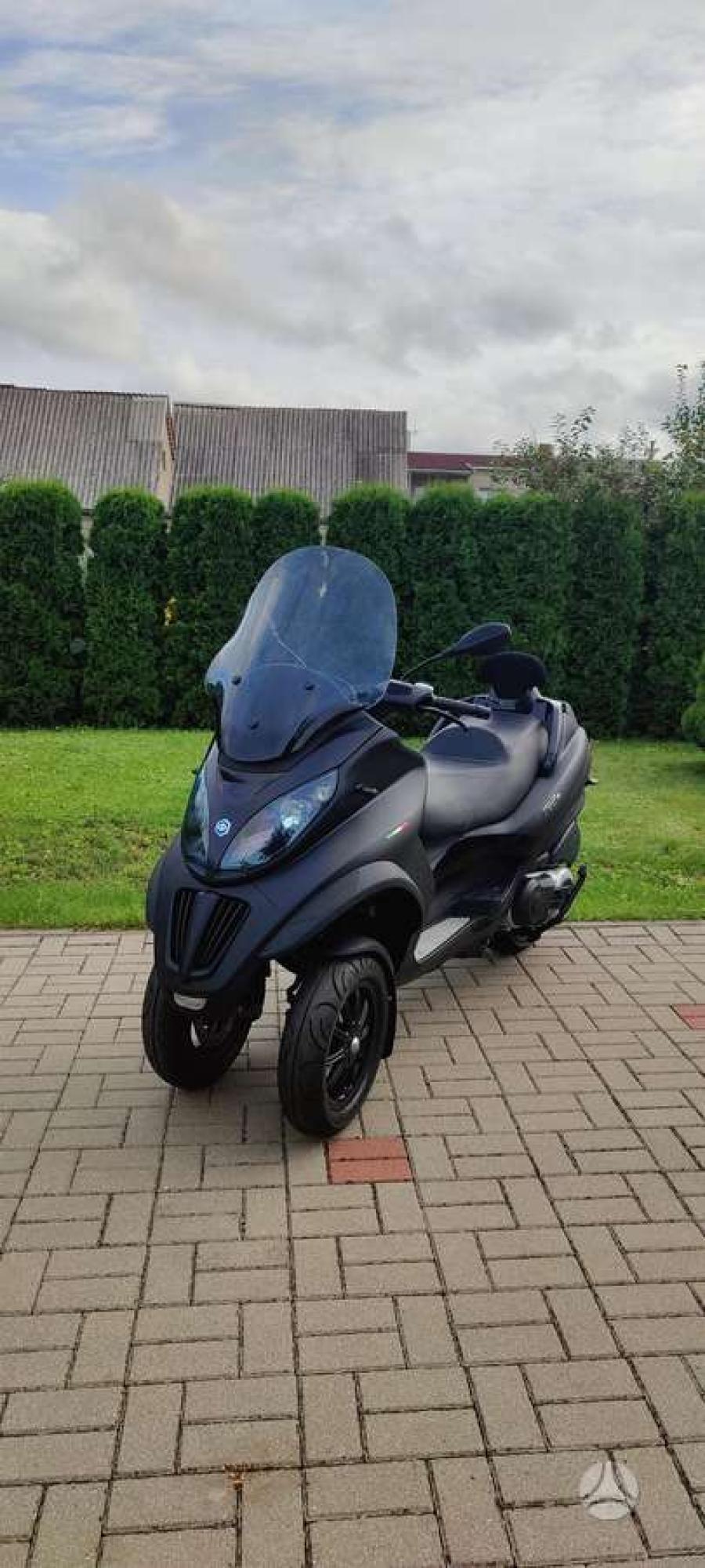 Pelēks Piaggio MP3 2020 Tauragė, ar dzinēja tilpumu 0.35 L un nobraukumu 12 tūkst. km par 2350 €, foto 12 vietnē AUTOMOTO.COM.LV
