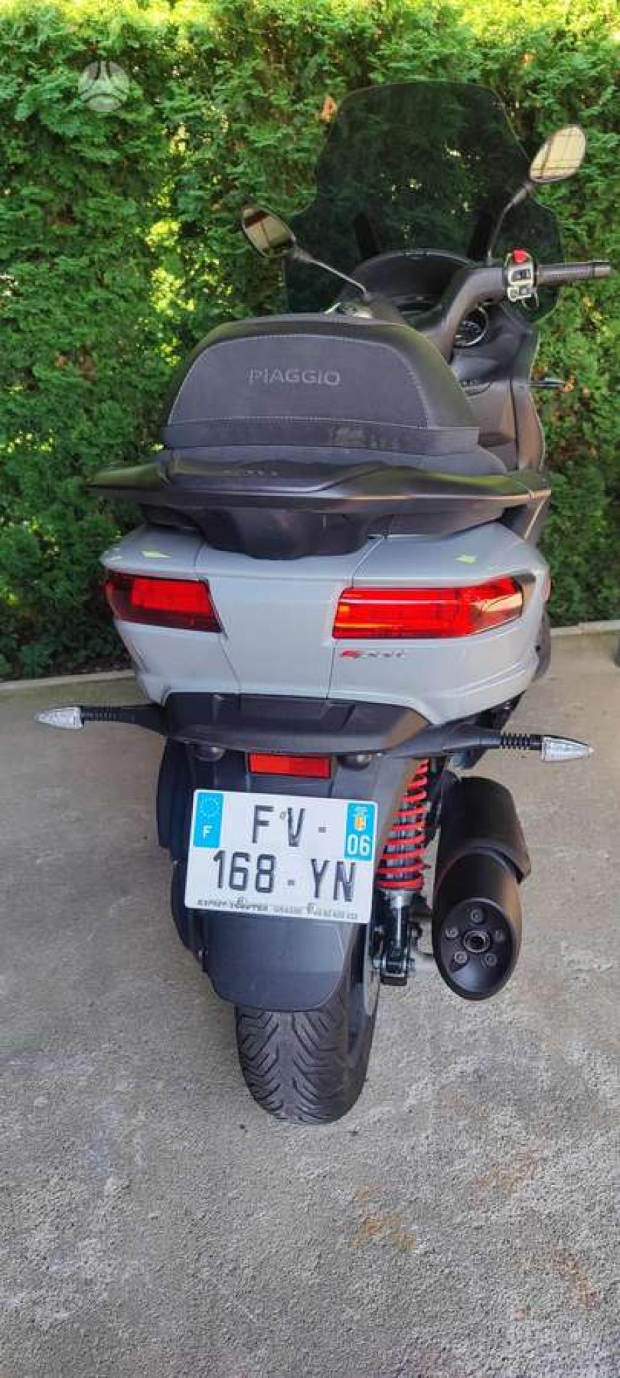 Pelēks Piaggio MP3 2020 Tauragė, ar dzinēja tilpumu 0.35 L un nobraukumu 12 tūkst. km par 2350 €, foto 13 vietnē AUTOMOTO.COM.LV