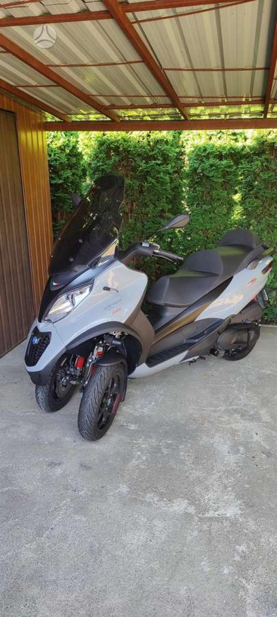 Pelēks Piaggio MP3 2020 Tauragė, ar dzinēja tilpumu 0.35 L un nobraukumu 12 tūkst. km par 2350 €, foto 15 vietnē AUTOMOTO.COM.LV
