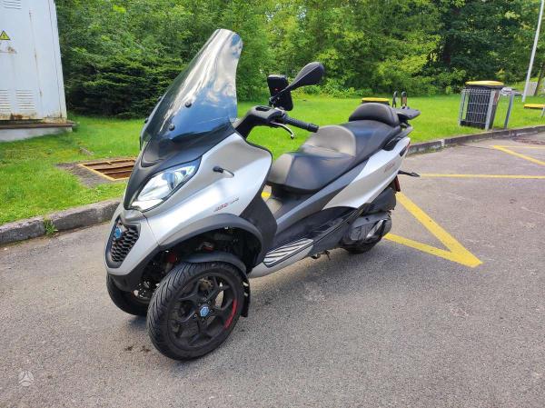 Grey Piaggio MP3 2021 in Vilnius, with an engine capacity of 0.40 L and mileage of 34 thousand km for 4600 €, photo 1 on AUTOMOTO.COM.LV