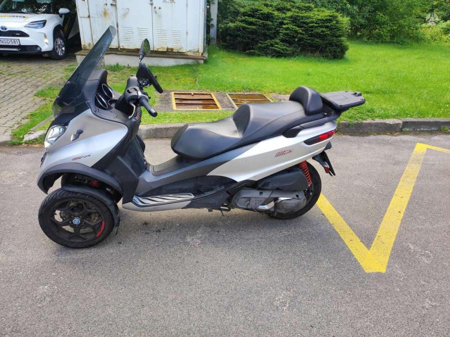 Pelēks Piaggio MP3 2021 Viļņa, ar dzinēja tilpumu 0.40 L un nobraukumu 34 tūkst. km par 4600 €, foto 3 vietnē AUTOMOTO.COM.LV