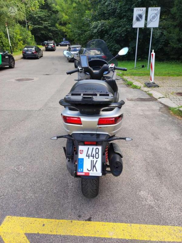 Grey Piaggio MP3 2021 in Vilnius, with an engine capacity of 0.40 L and mileage of 34 thousand km for 4600 €, photo 8 on AUTOMOTO.COM.LV