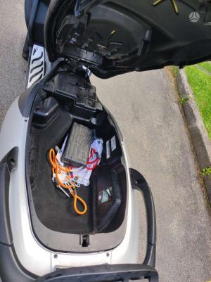 Pelēks Piaggio MP3 2021 Viļņa, ar dzinēja tilpumu 0.40 L un nobraukumu 34 tūkst. km par 4600 €, foto 10 vietnē AUTOMOTO.COM.LV