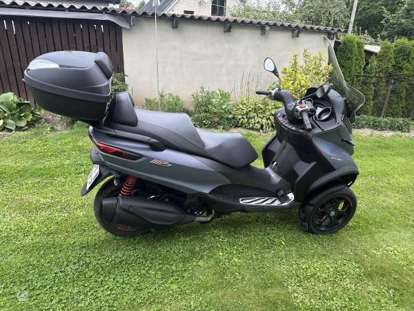 Grey Piaggio MP3 2021 in Kelme, with an engine capacity of 0.40 L and mileage of 23 thousand km for 3900 €, photo 3 on AUTOMOTO.COM.LV
