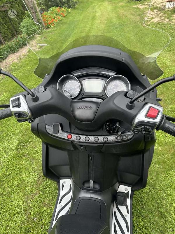 Grey Piaggio MP3 2021 in Kelme, with an engine capacity of 0.40 L and mileage of 23 thousand km for 3900 €, photo 6 on AUTOMOTO.COM.LV