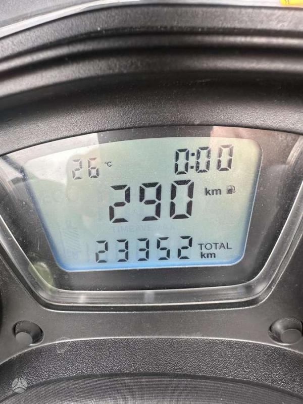 Grey Piaggio MP3 2021 in Kelme, with an engine capacity of 0.40 L and mileage of 23 thousand km for 3900 €, photo 8 on AUTOMOTO.COM.LV