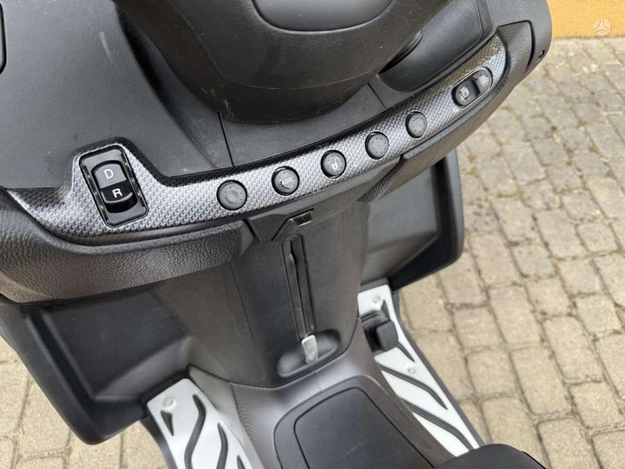 Grey Piaggio MP3 2021 in Taurage, with an engine capacity of 0.49 L and mileage of 22 thousand km for 4600 €, photo 11 on AUTOMOTO.COM.LV