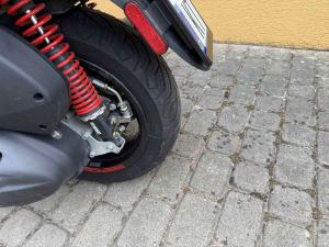 Grey Piaggio MP3 2021 in Taurage, with an engine capacity of 0.49 L and mileage of 22 thousand km for 4600 €, photo 12 on AUTOMOTO.COM.LV
