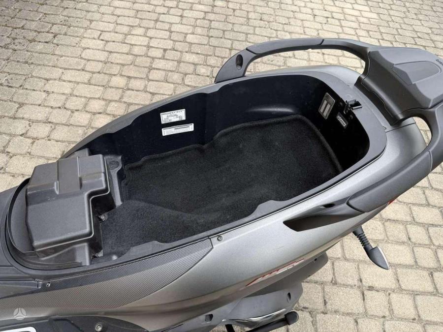 Grey Piaggio MP3 2021 in Taurage, with an engine capacity of 0.49 L and mileage of 22 thousand km for 4600 €, photo 13 on AUTOMOTO.COM.LV