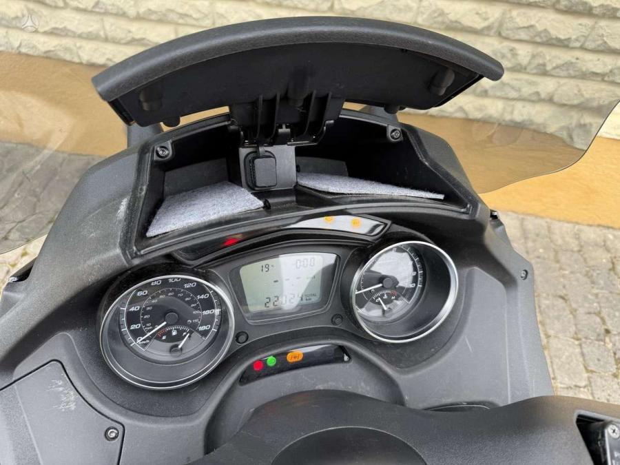 Grey Piaggio MP3 2021 in Taurage, with an engine capacity of 0.49 L and mileage of 22 thousand km for 4600 €, photo 14 on AUTOMOTO.COM.LV