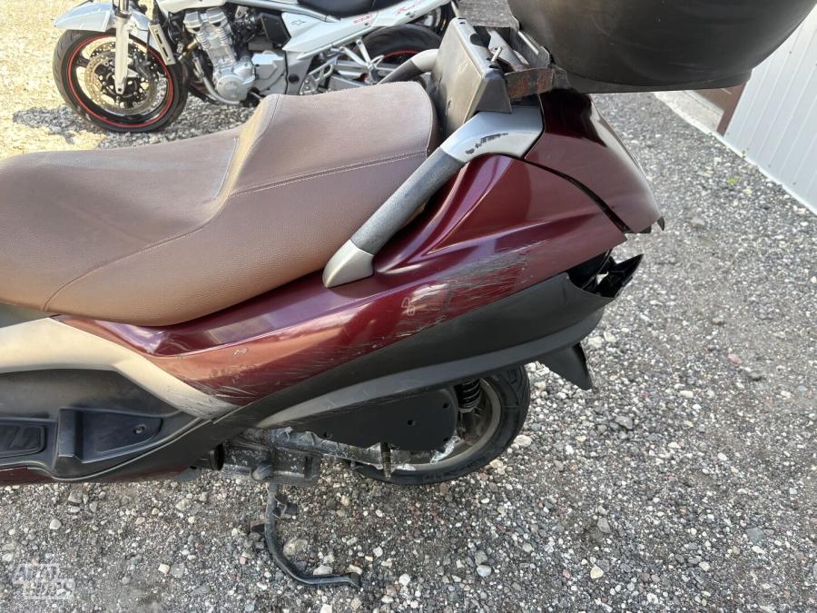 Piaggio MP3 2007 Kelmė, ar dzinēja tilpumu 0.13 L un nobraukumu 33 tūkst. km par 515 €, foto 10 vietnē AUTOMOTO.COM.LV