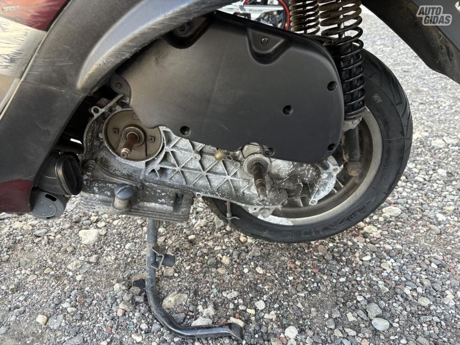 Piaggio MP3 2007 Kelmė, ar dzinēja tilpumu 0.13 L un nobraukumu 33 tūkst. km par 515 €, foto 11 vietnē AUTOMOTO.COM.LV
